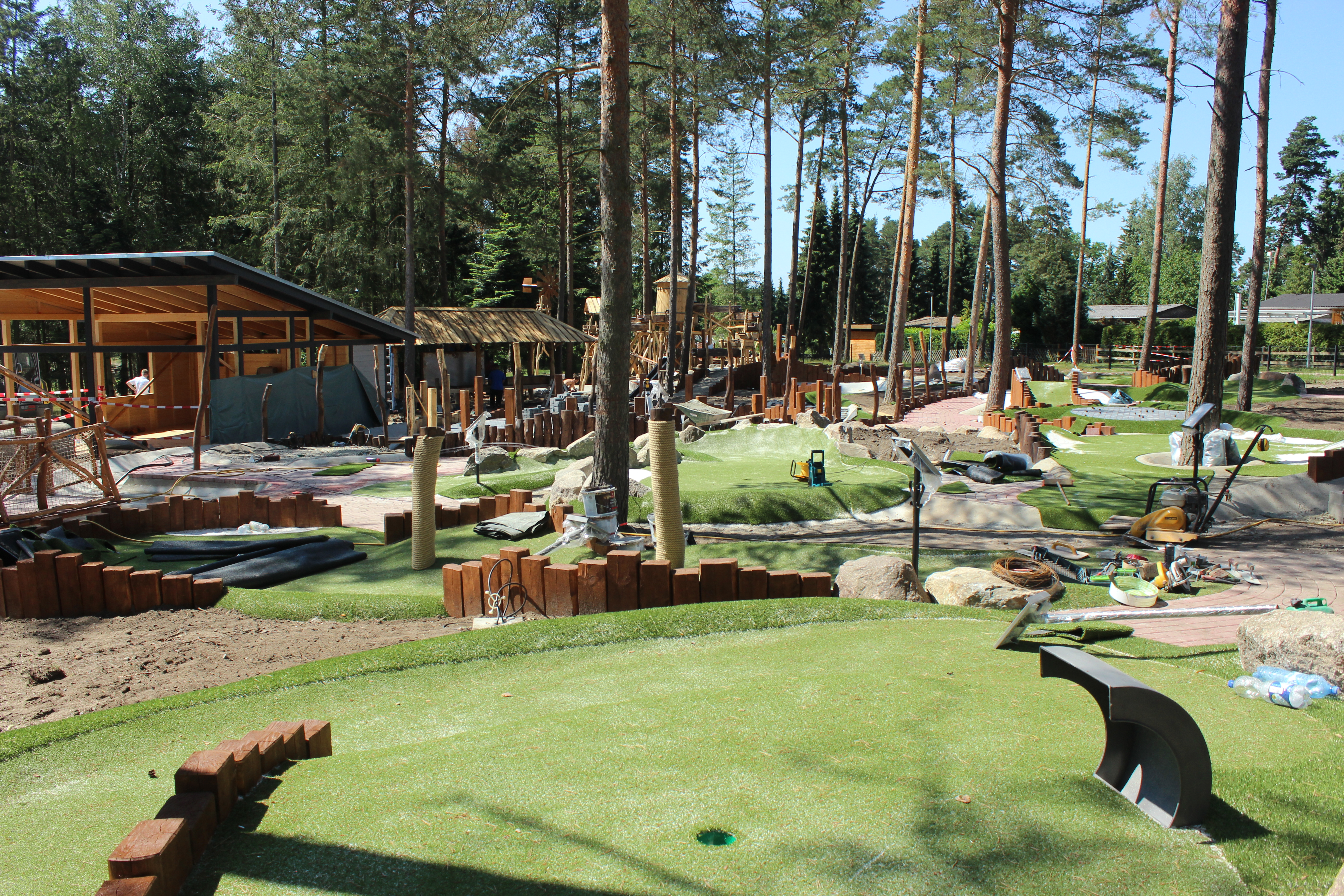 Mini_Golf_Reloaded-at-Bernsteinsee_City-Golf-Europe_Adventure-Golf_Gold ...
