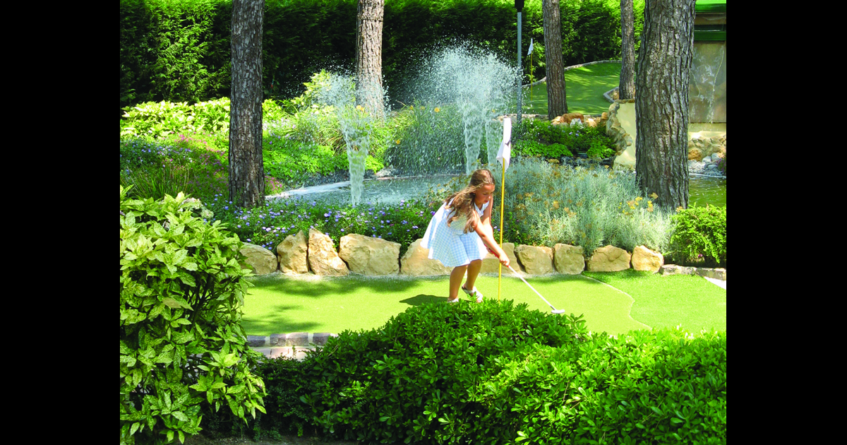 Happy Midsummer - May it be a Mini Golf fun one! | City Golf Europe